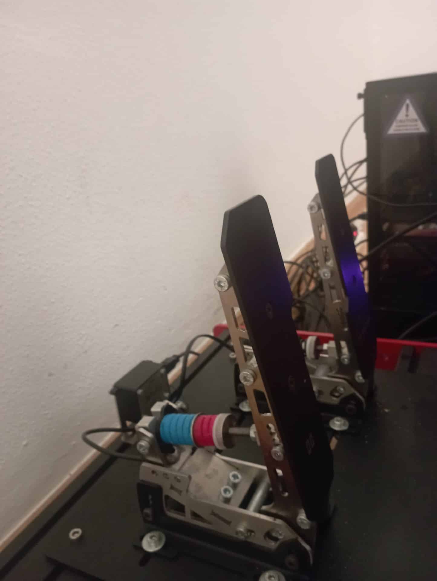 DC SIMRACING ROLDAN EDITION CON BASE - SIMSale: SIMRAcing | Mercado de segunda mano